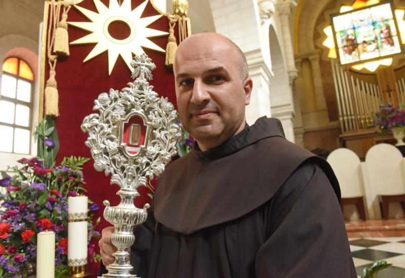 Pope returns part of relic of Jesus' crib to Holy Land - The Record ...