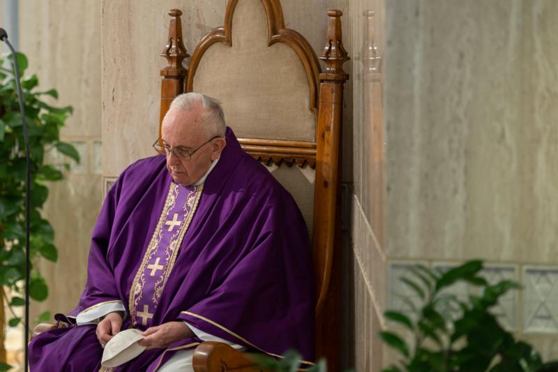 Pope urges priests to tend to sick, health care workers during epidemic ...