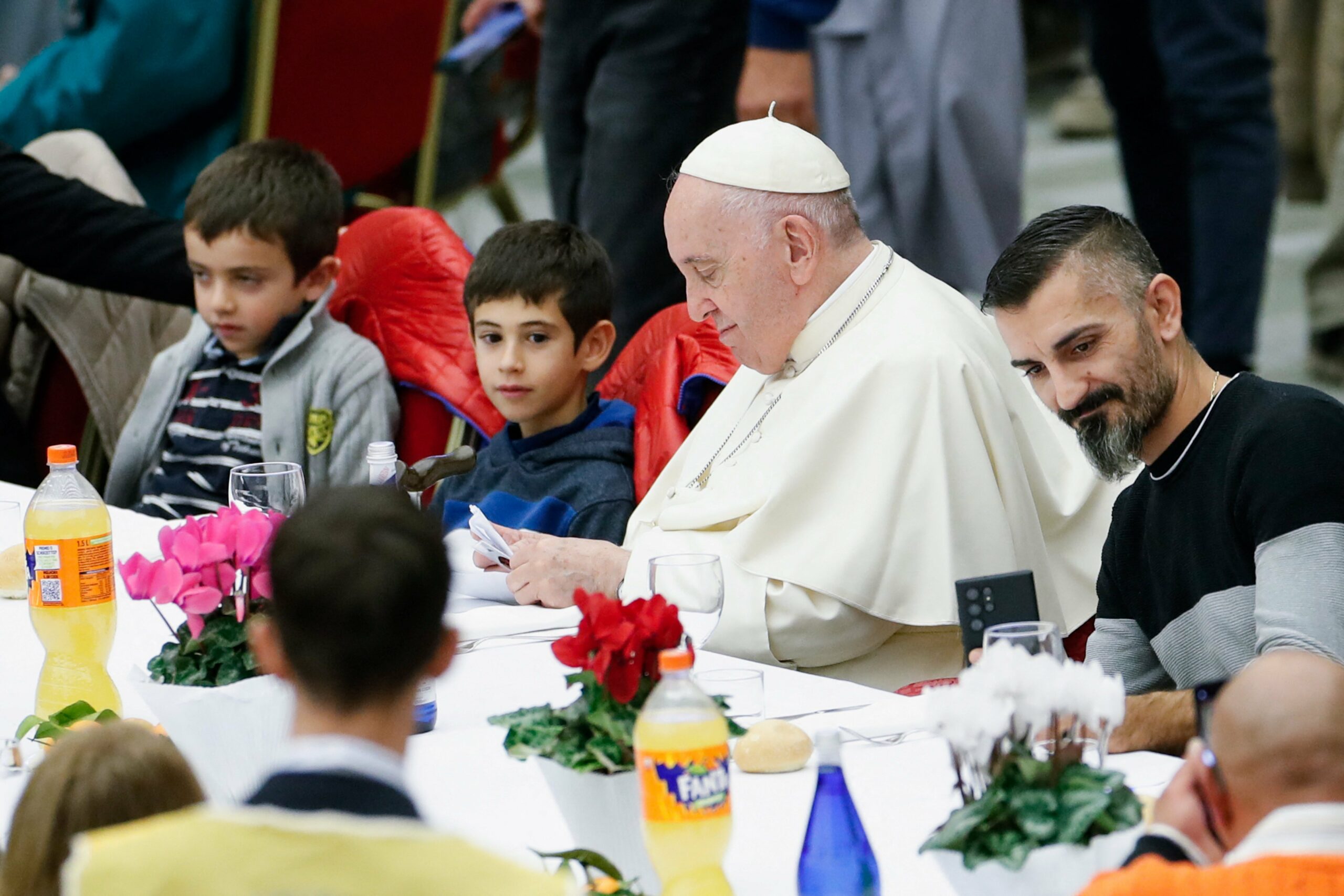 Papa: Amen a Dios amando a los pobres - The Record Newspaper