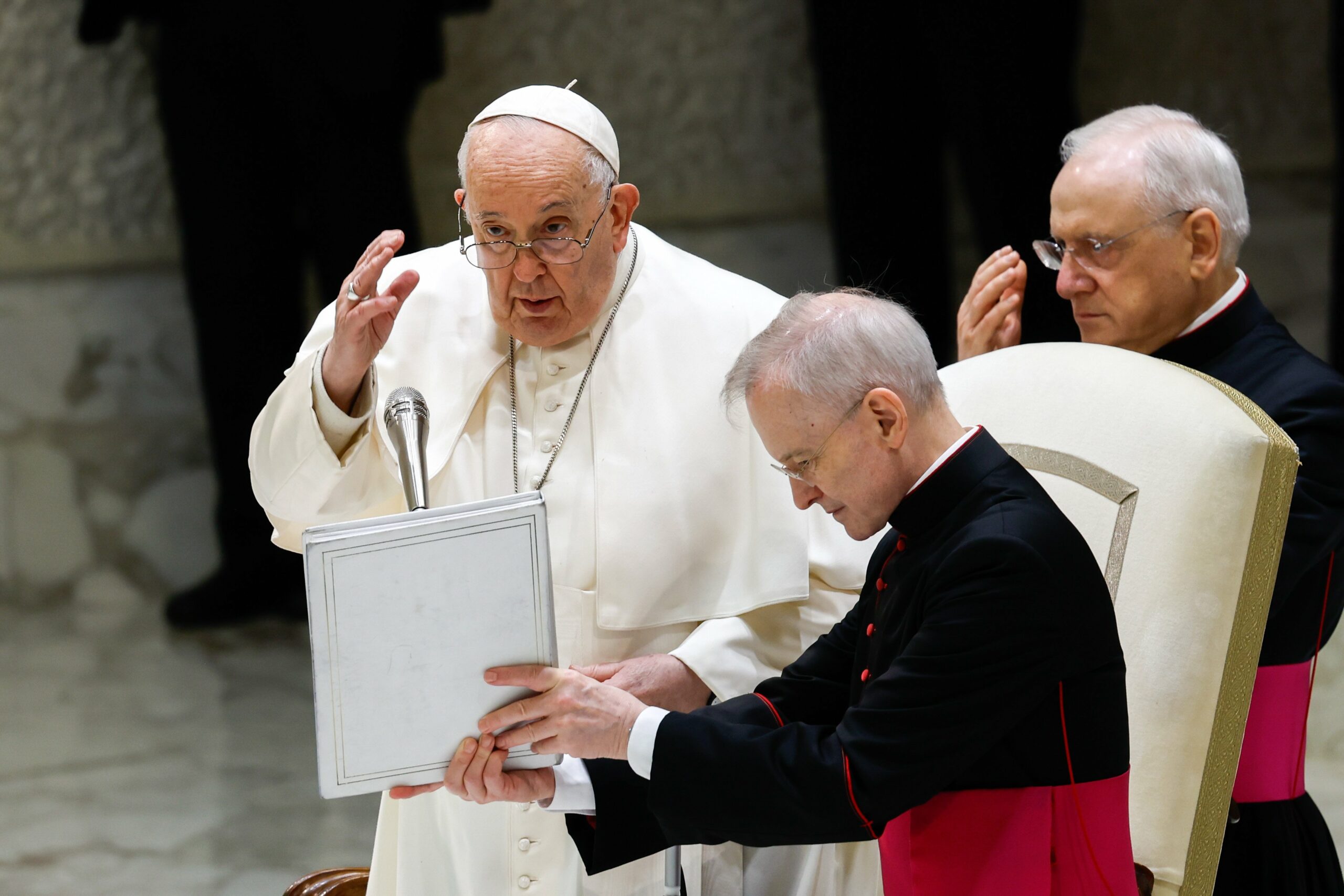 Pope: Gifts and parties are OK, but don't forget Jesus at Christmas ...