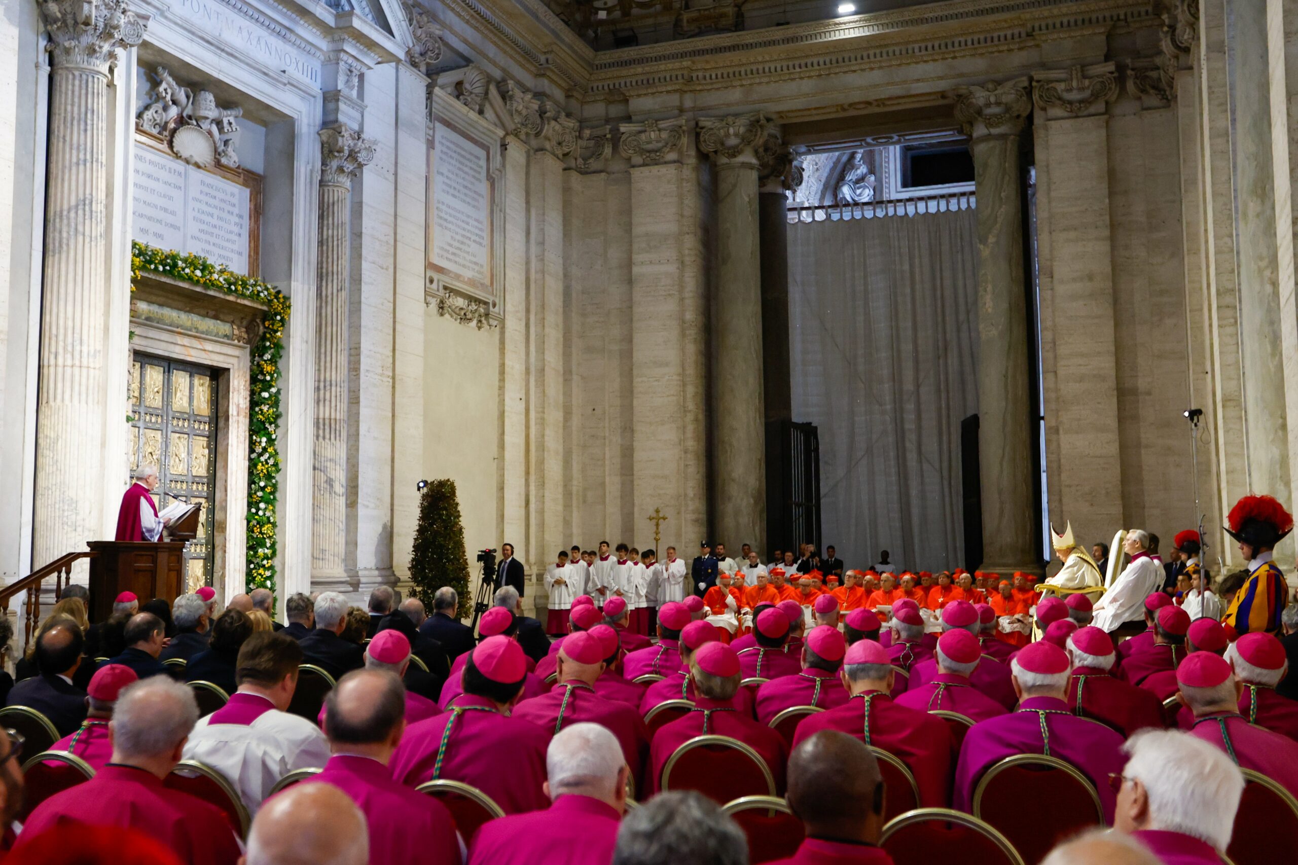 Proclaiming Holy Year, pope says it is time to strengthen and share ...