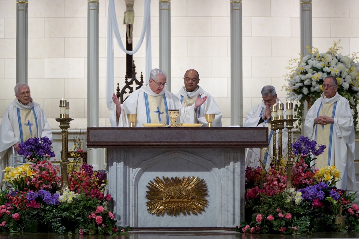 Mass celebrates jubilees of four priests - The Record Newspaper