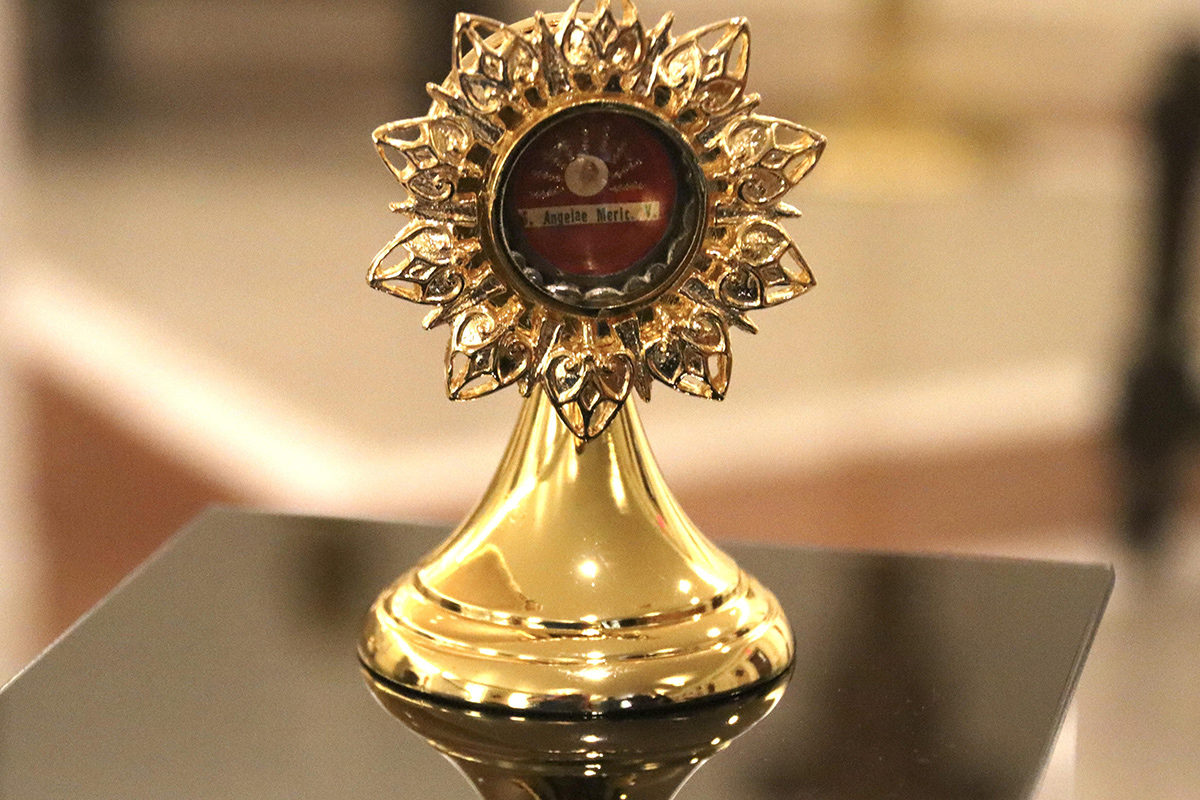 Ursuline sisters give relic to Sacred Heart Academy - The Record Newspaper