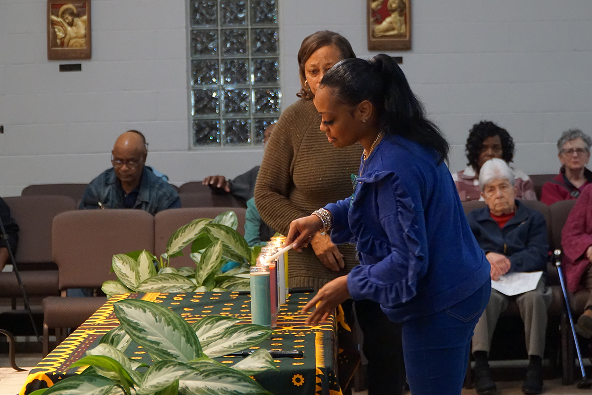 Catholics make pledge to nonviolence during Service of Remembrance ...