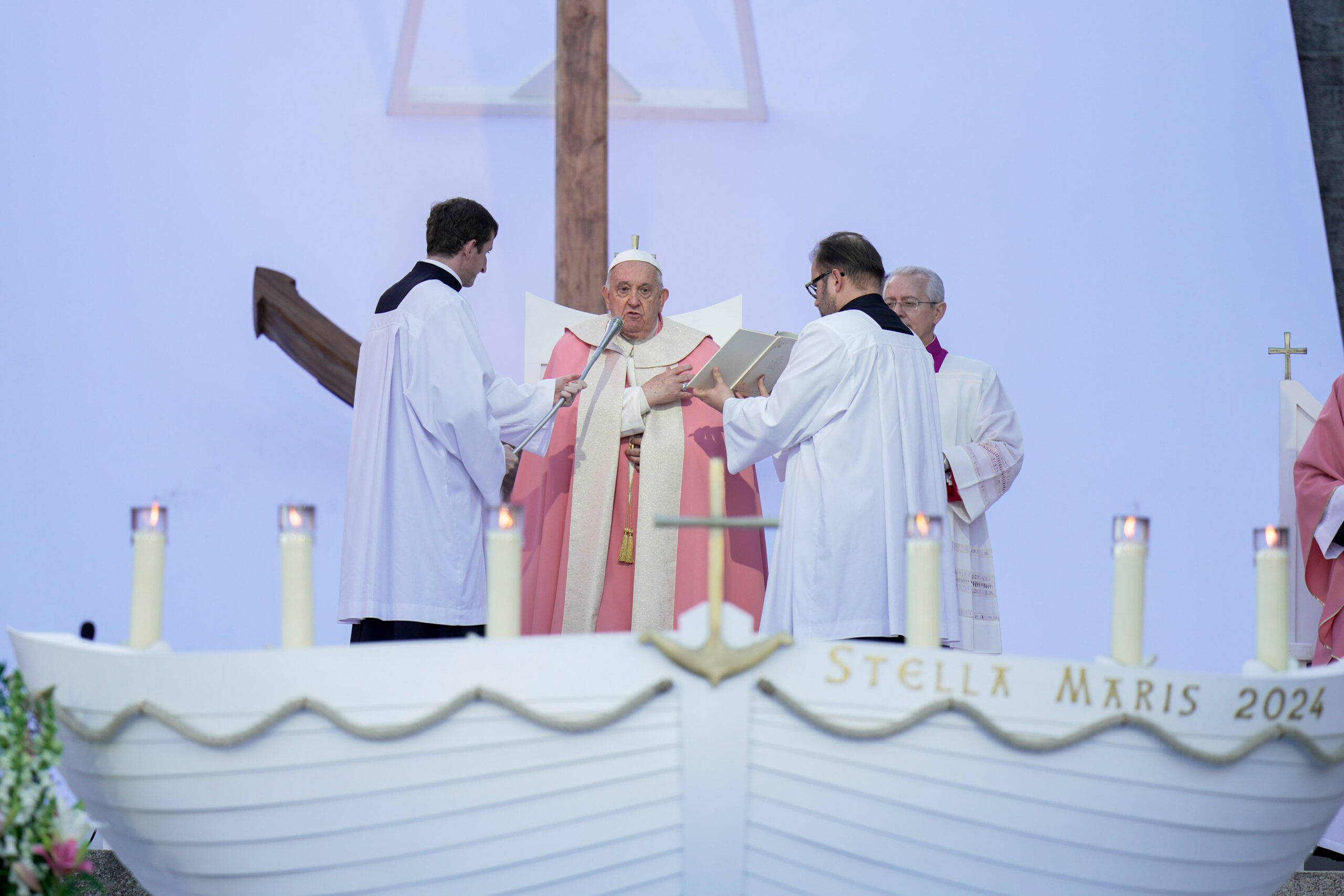 Pope praises popular piety during first-ever papal Mass in Corsica ...
