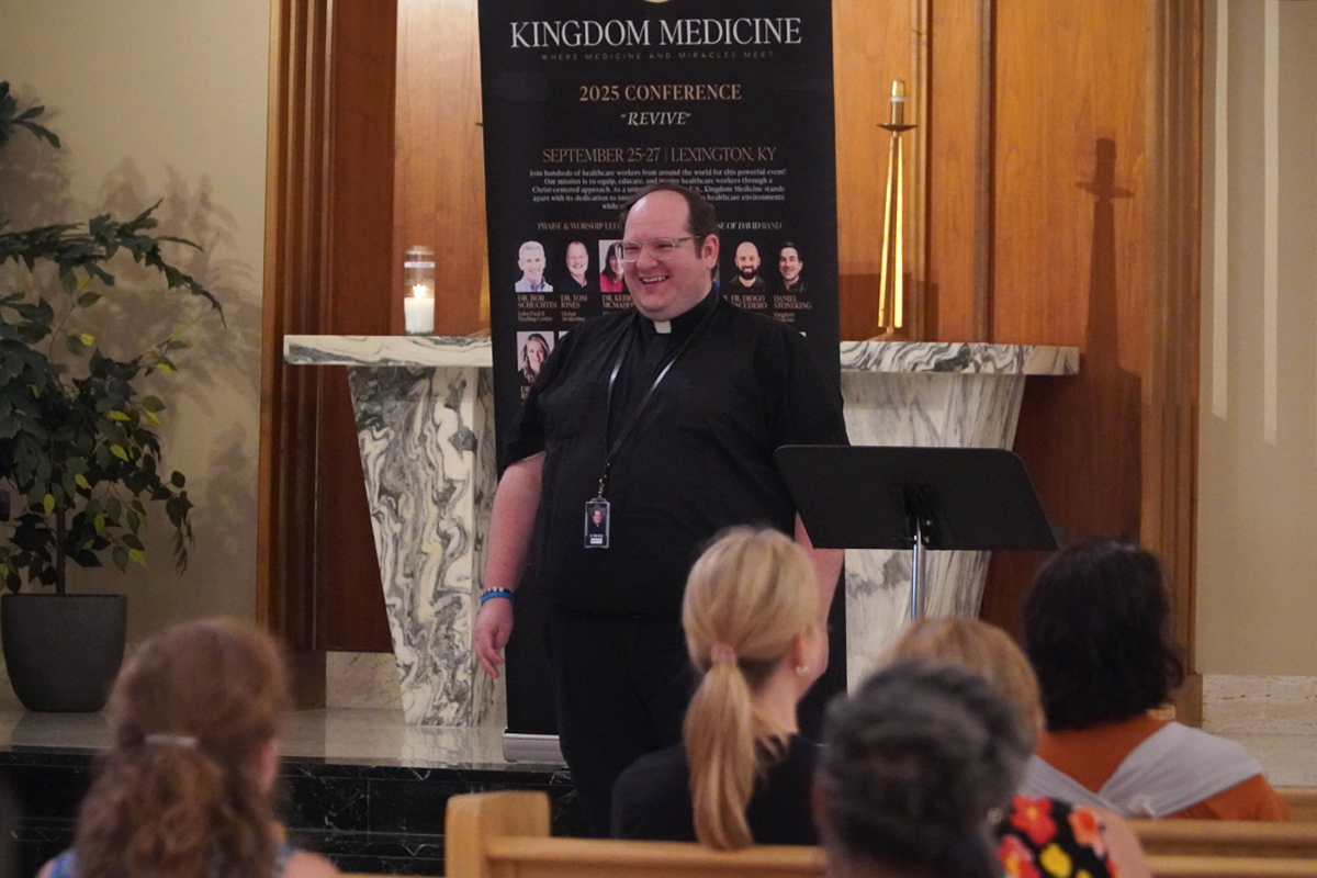 Father Cecil shares stories of encounter, healing - The Record Newspaper