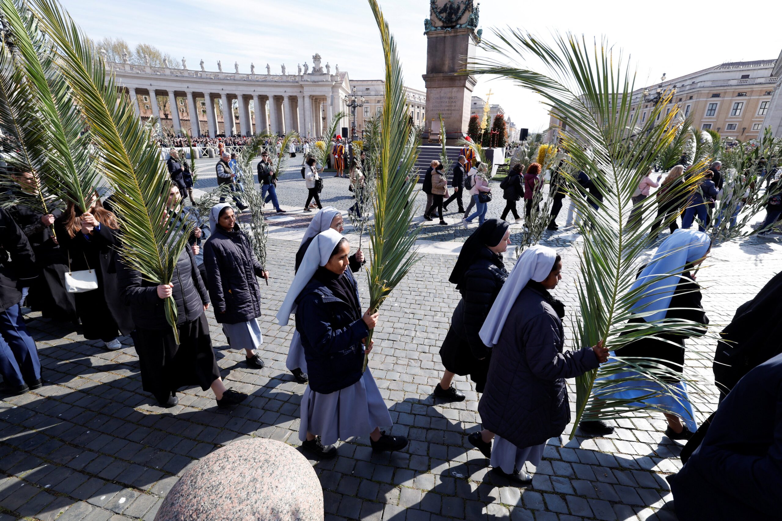 On first Palm Sunday, Pope Leo says Jesus cries out from the cross ...