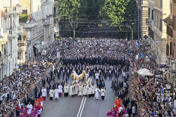 Pope Leo: Keep beautiful witness of Corpus Christi processions alive ...